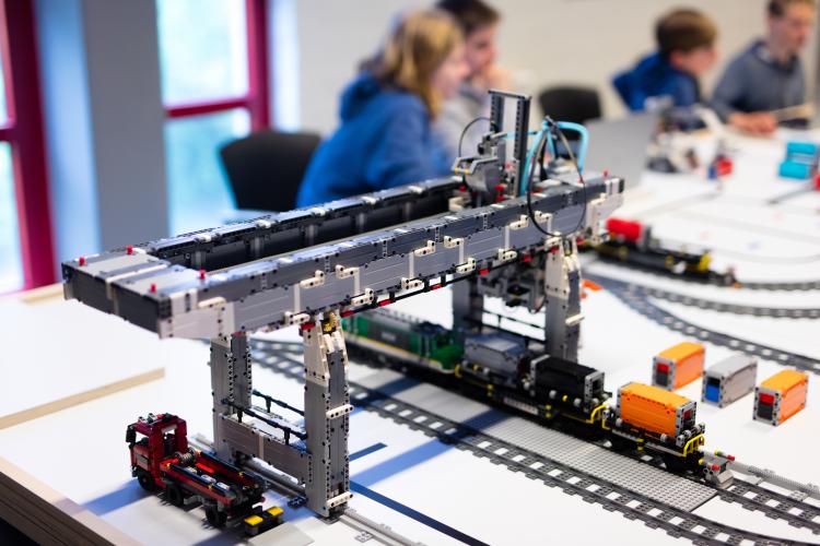 LEGO® Haven Studio stopt STEM in een havenjasje | Ludwig Caluwé